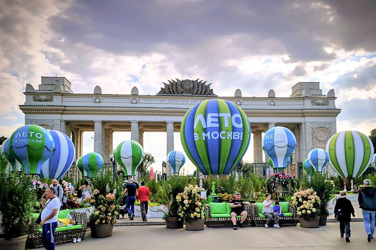 Moscow ignores war in Ukraine to celebrate summer - CSMonitor.com